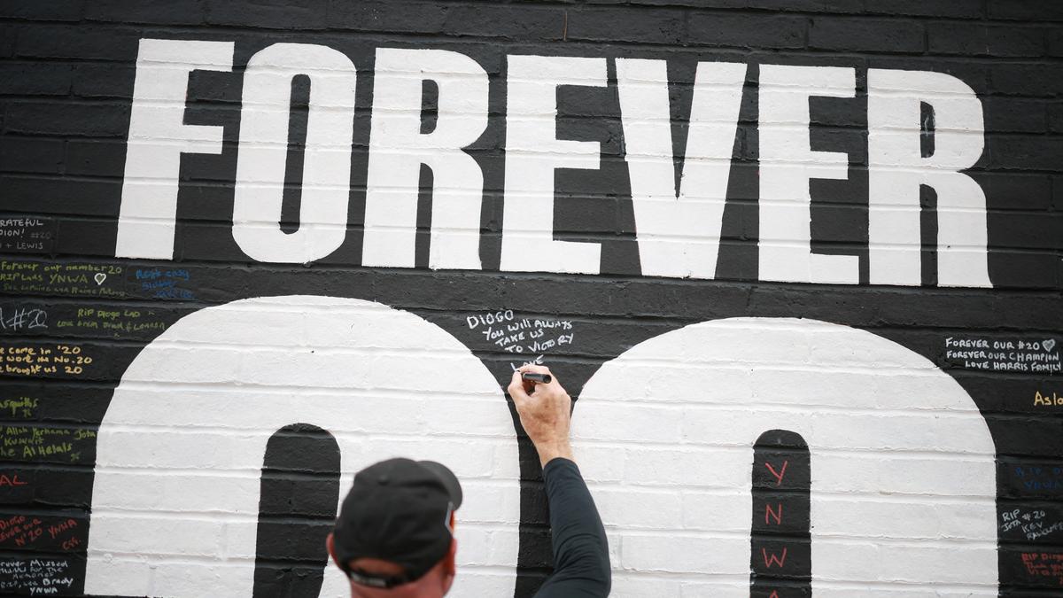 Liverpool Jota Jota Jot Jota Jota Jota Jota Jota frente a la Misión ...