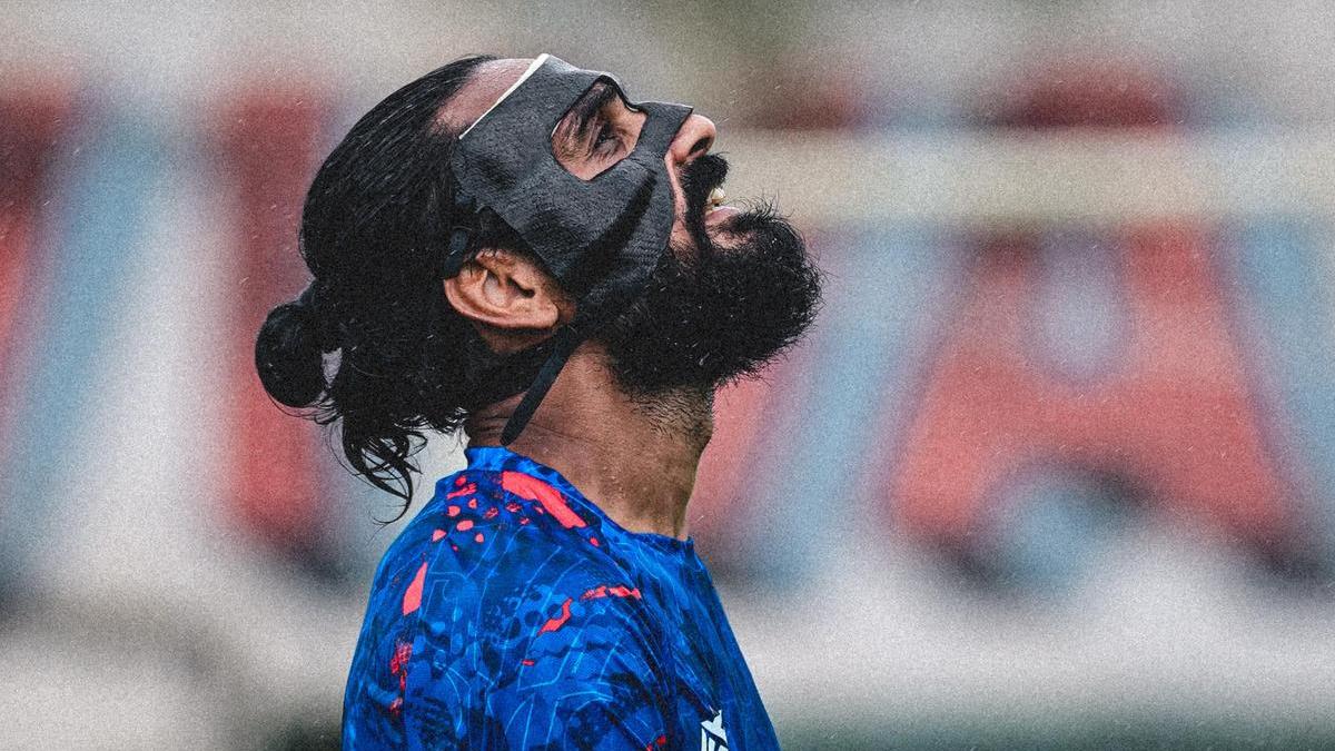 Why is Sandesh Jhingan wearing a mask in the FC Goa vs Al Nassr ACL 2 ...