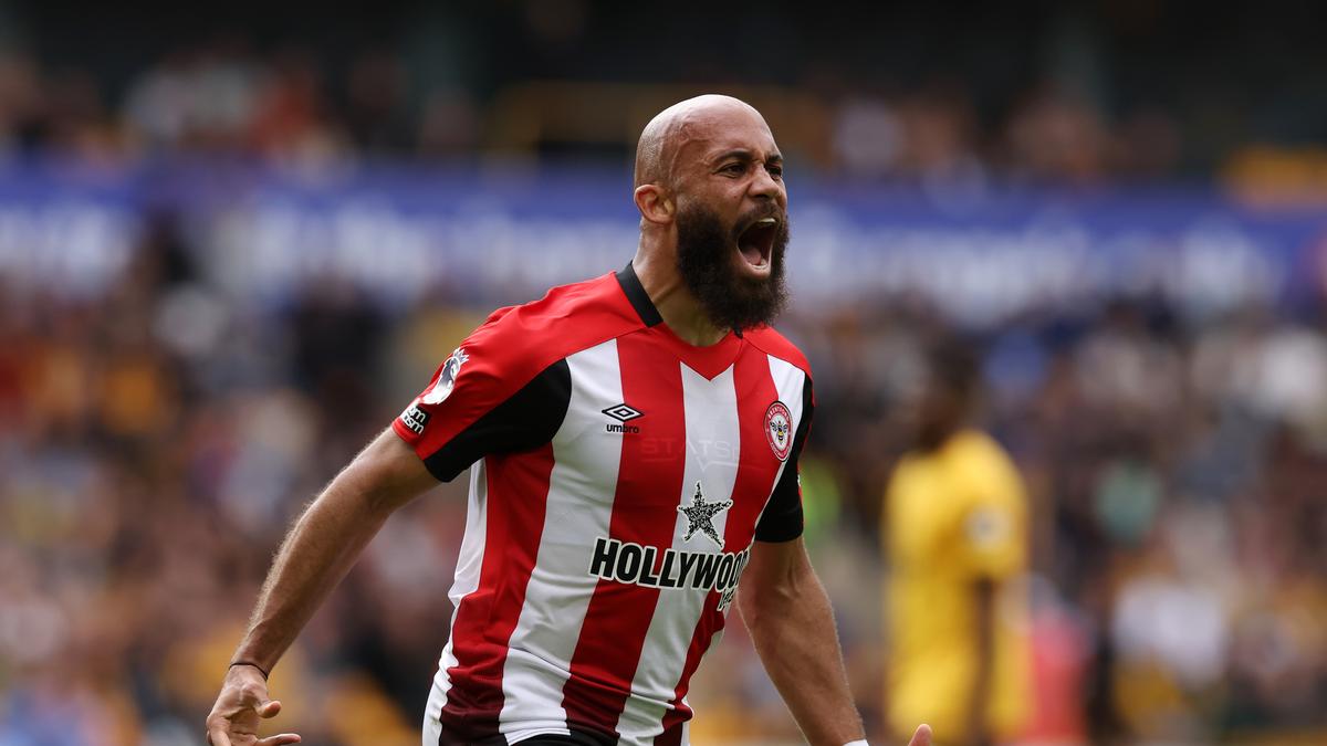 Hombre yanandona a una línea antes de firmar la firma de CBAPA | Natura Hoy