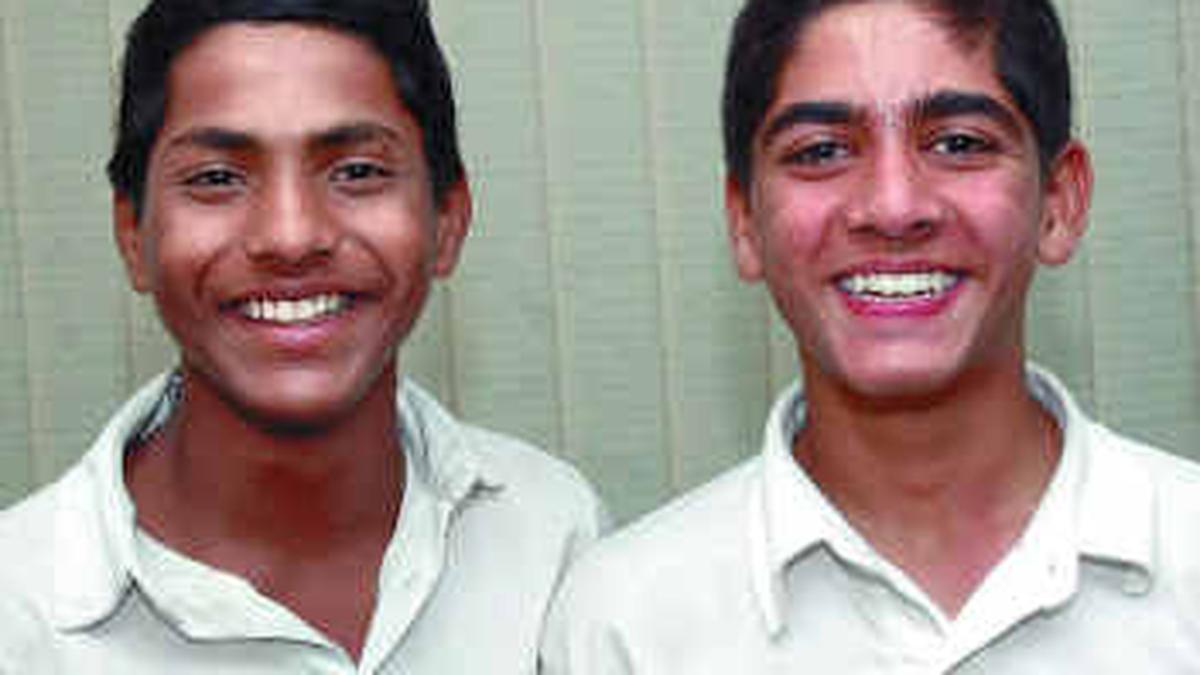 Manoj and Tumbi make history - Sportstar