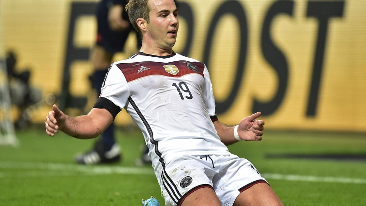 Mario Goetze races on ice! - Sportstar