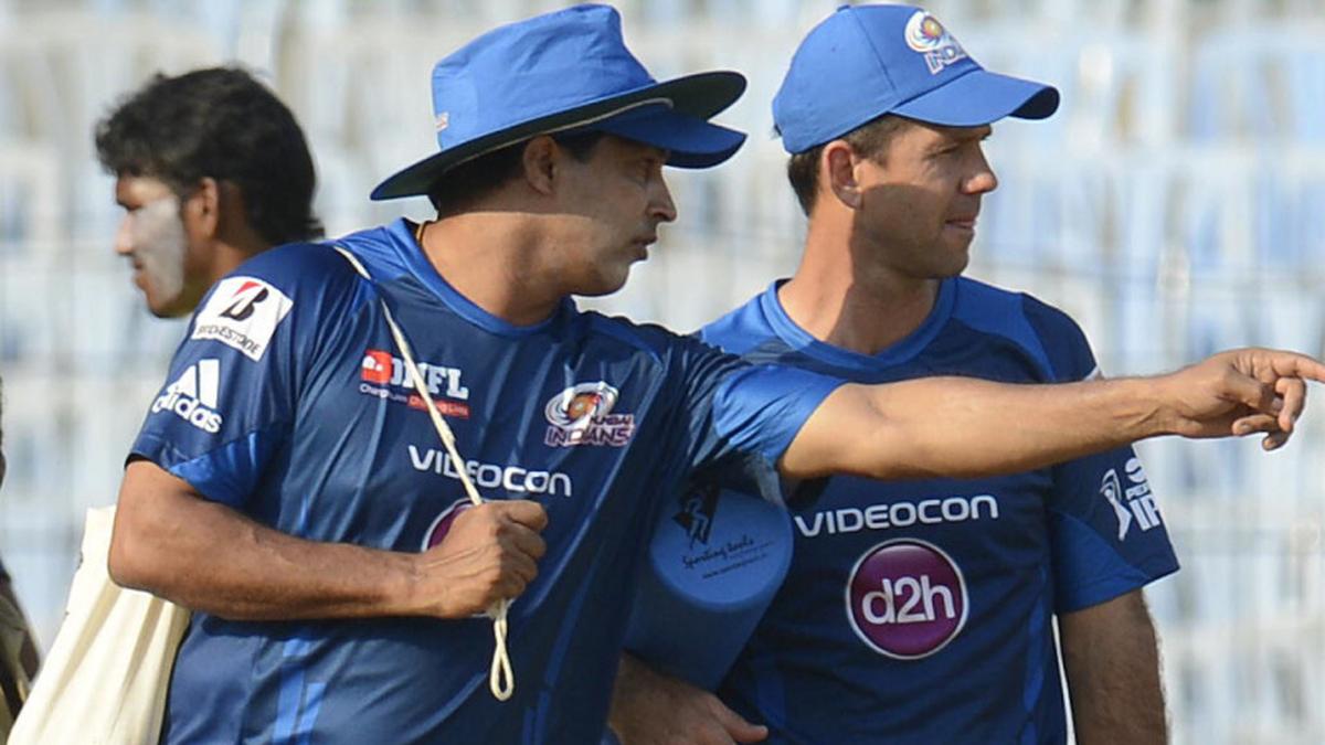 Robin Singh: dew not a factor in MI's victory - Sportstar
