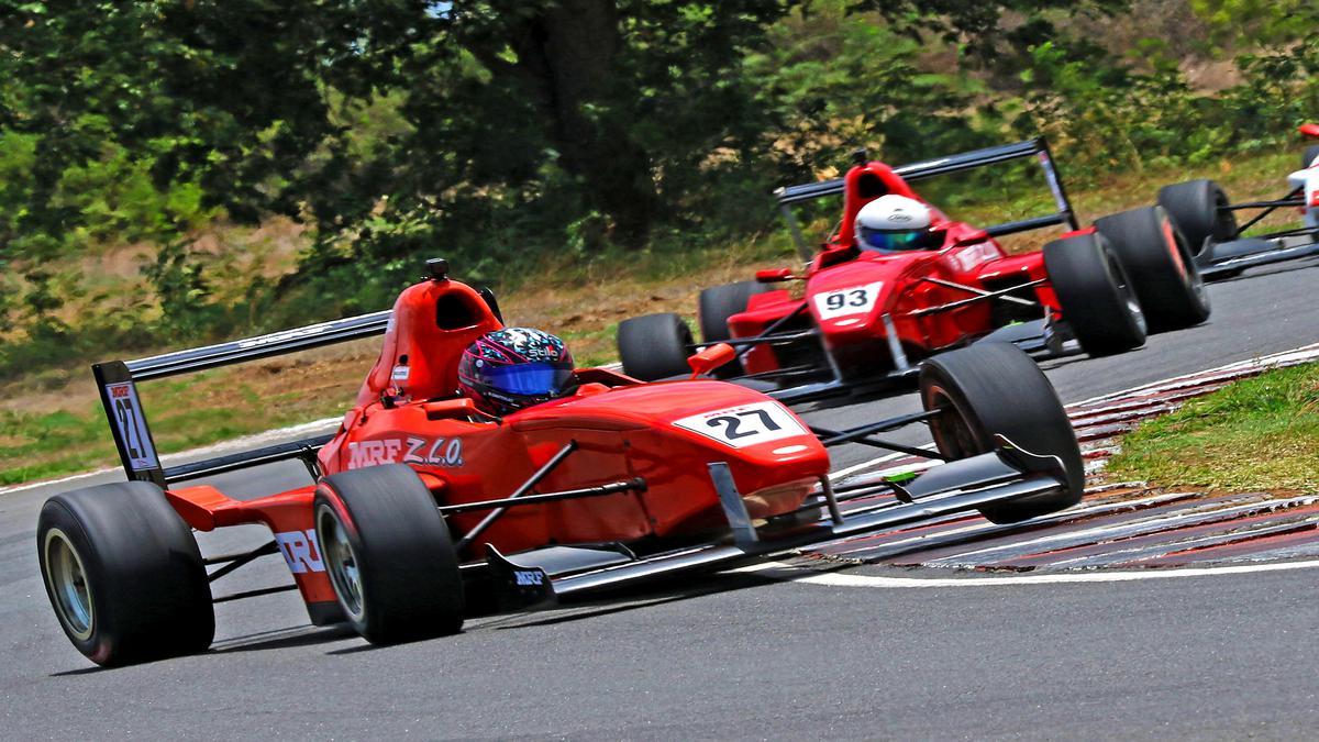Nayan Chatterjee, Vishnu Prasad share spoils in MRF Formula 1600 ...