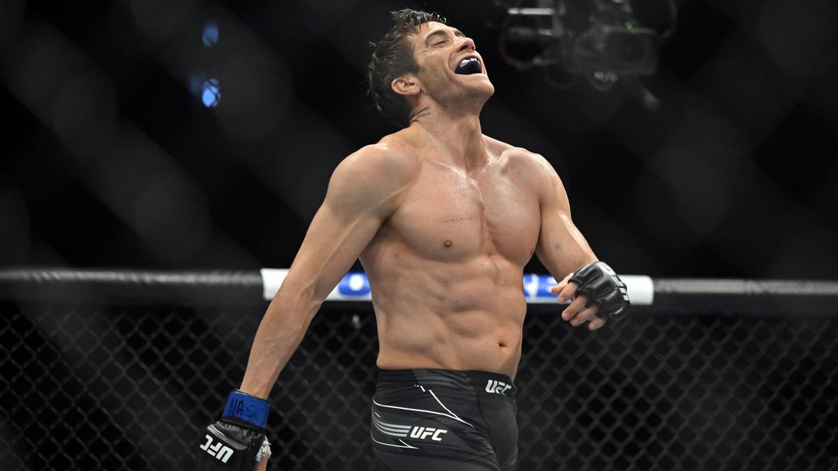 Jake Gyllenhaal surprises crowd at UFC 285, shoots for upcoming movie ...