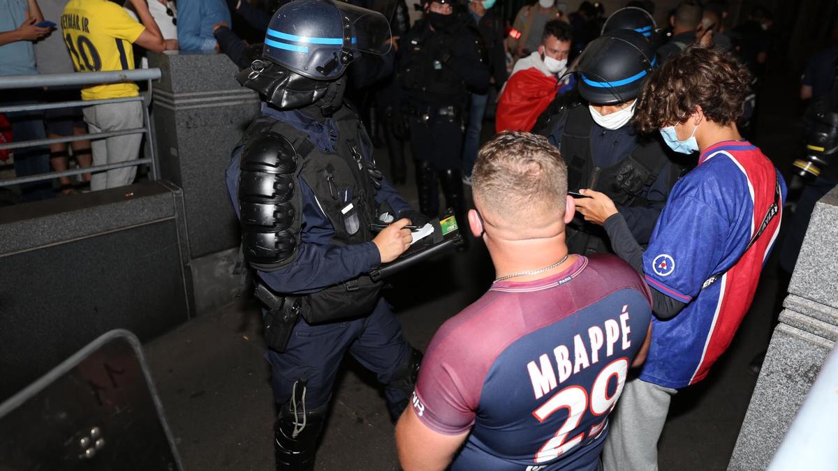 Paris police arrests 148 after PSG loses in Champions League - Football ...