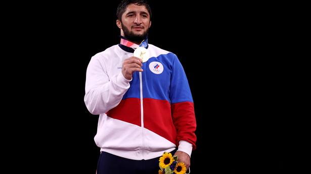 Wrestling: Sadulaev beats Snyder in Tokyo, Japan claims two golds ...